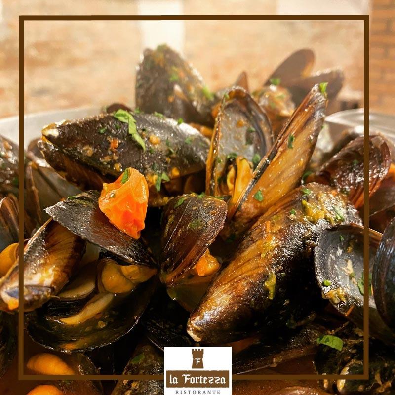 Cozze: caratteristiche e proprietà - LA FORTEZZA Ristorante di pesce a ...